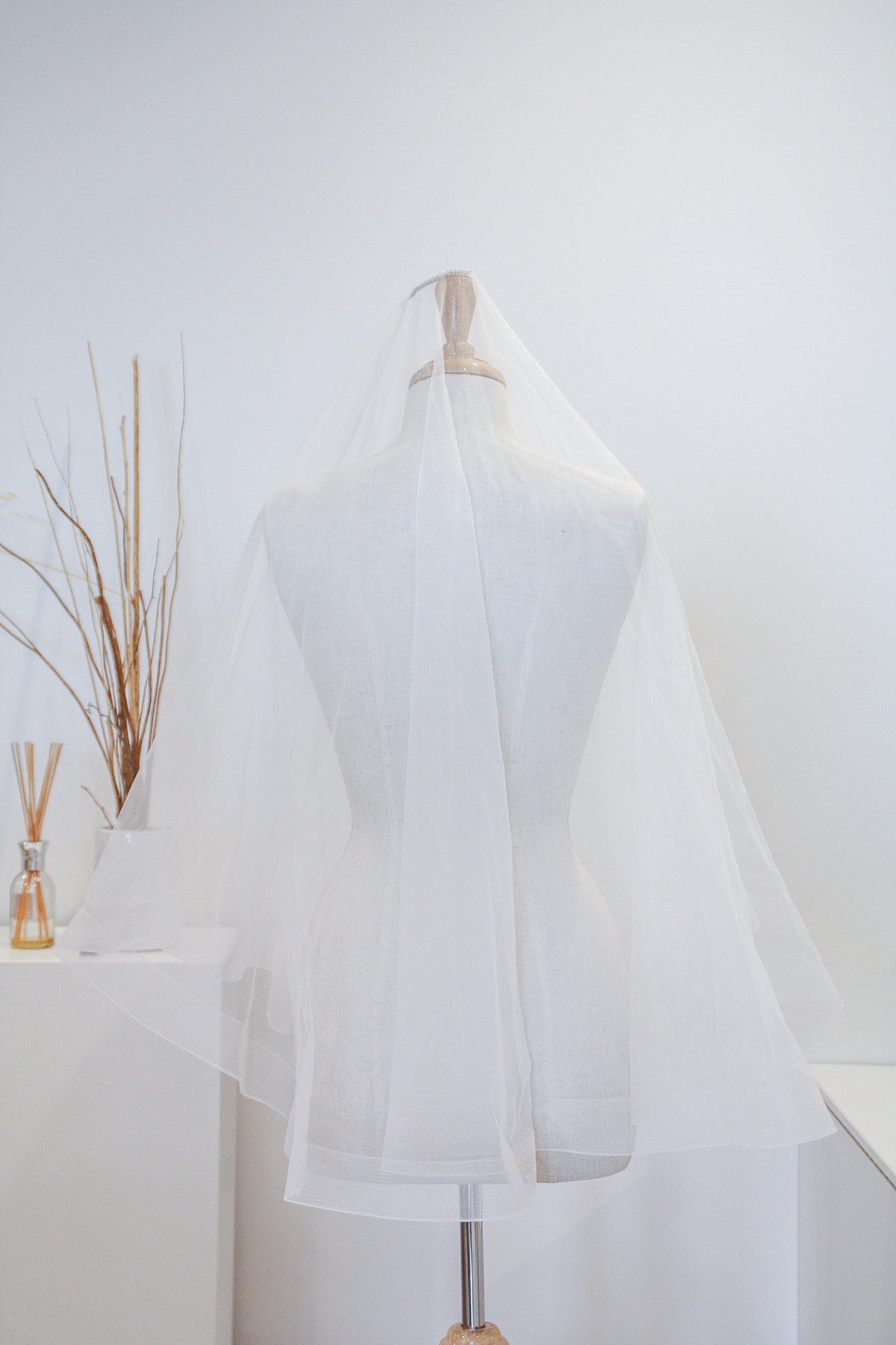 Plain veil with hems edging veil - Le Vow Bridal